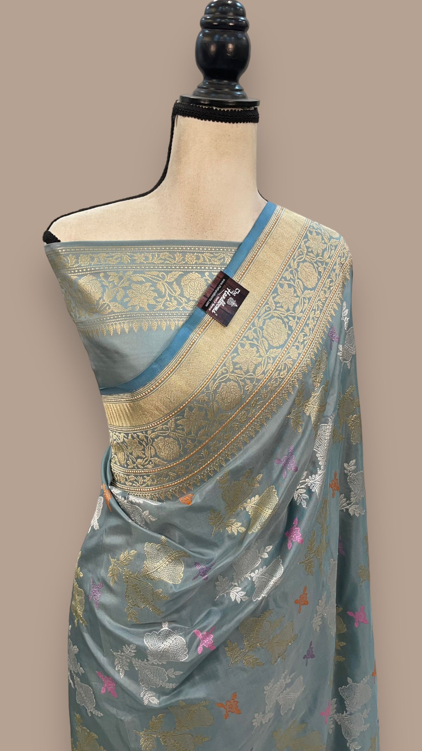 Ektara Pure Katan Silk Banarasi Handloom Saree - All over kadiyal Jaal ...